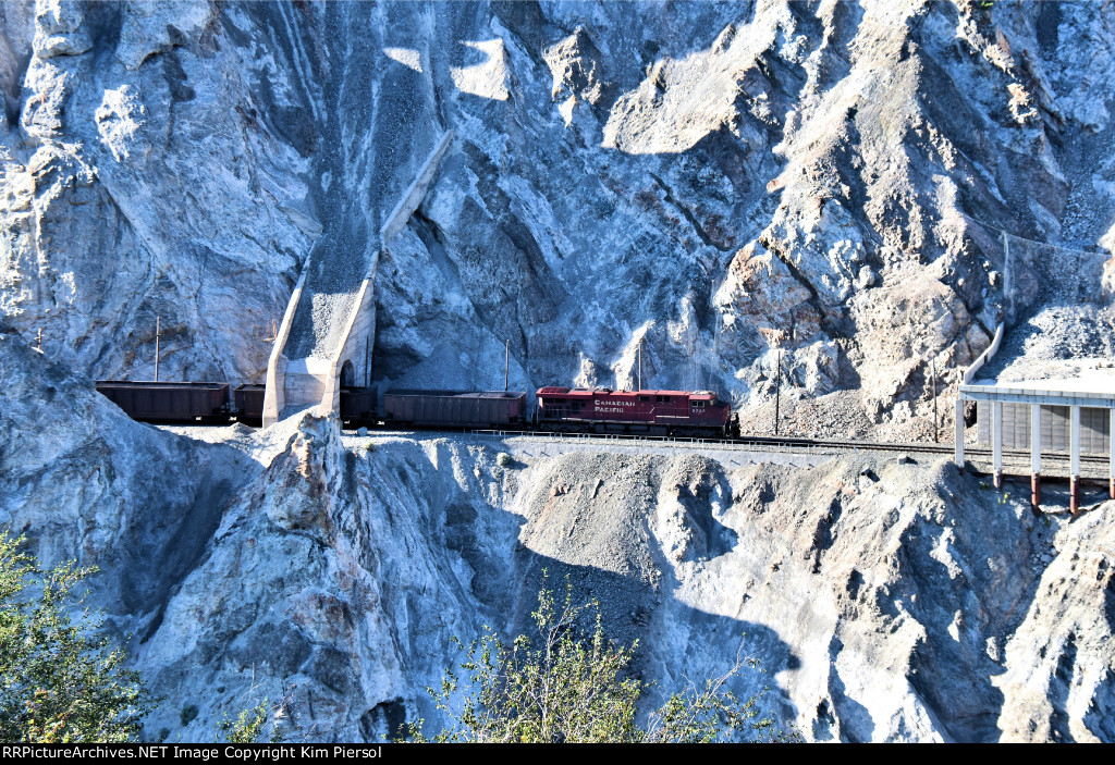 CP 8733 Pusher Coal Loads